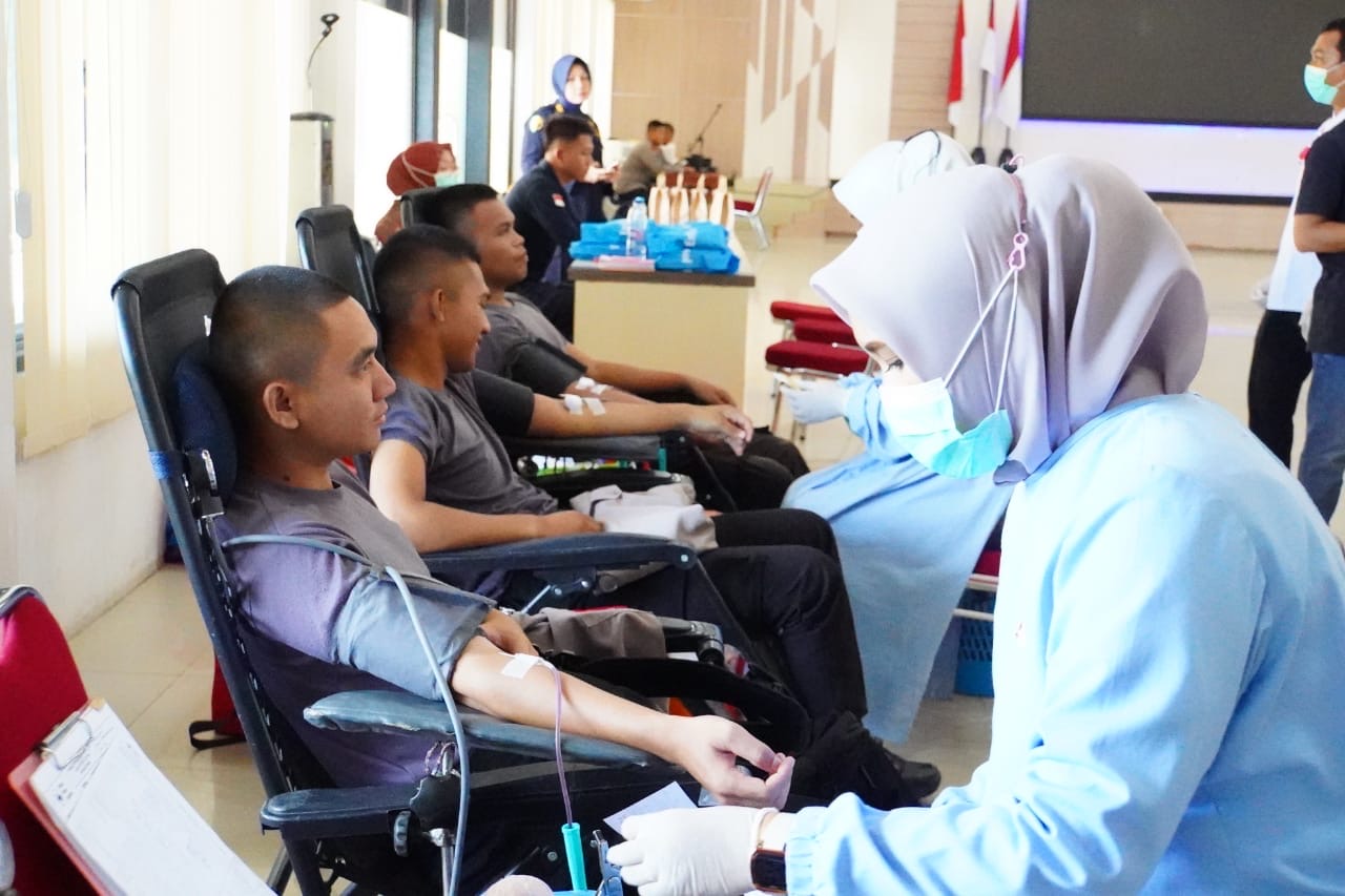 Bantu Stok Darah Di PMI, Polda Babel Gelar Donor Darah Di Gedung ...
