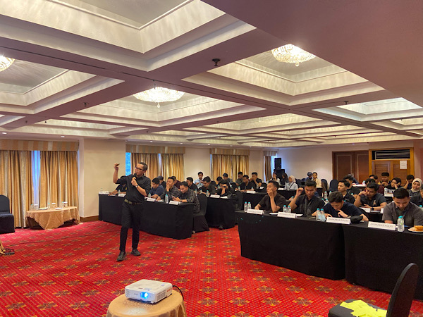 Hari Keempat Pelatihan Fotografi Divisi Humas Polri: Penguatan ...